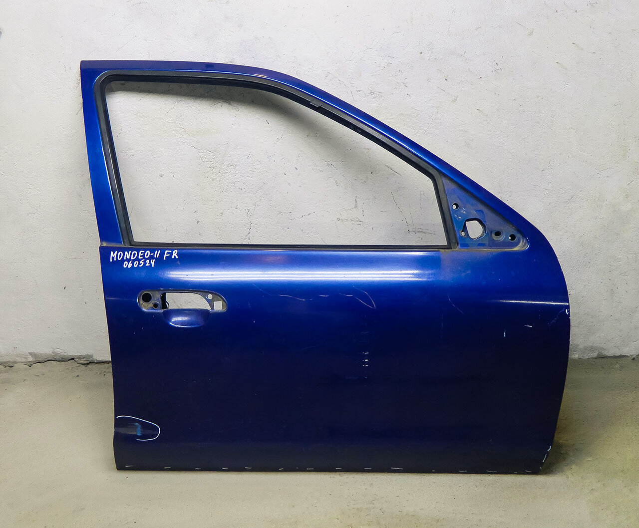 Дверь передняя правая Ford Mondeo 2 (Дефект)