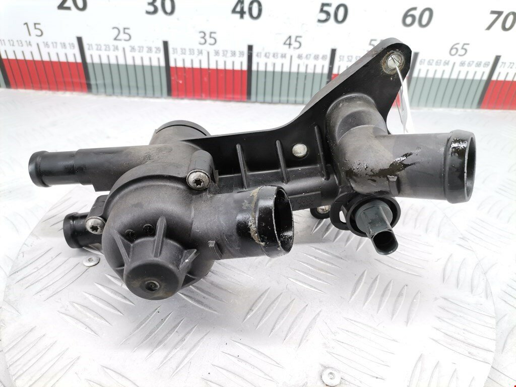 Корпус термостата Volkswagen Polo 4 03C121111B арт. 1747703