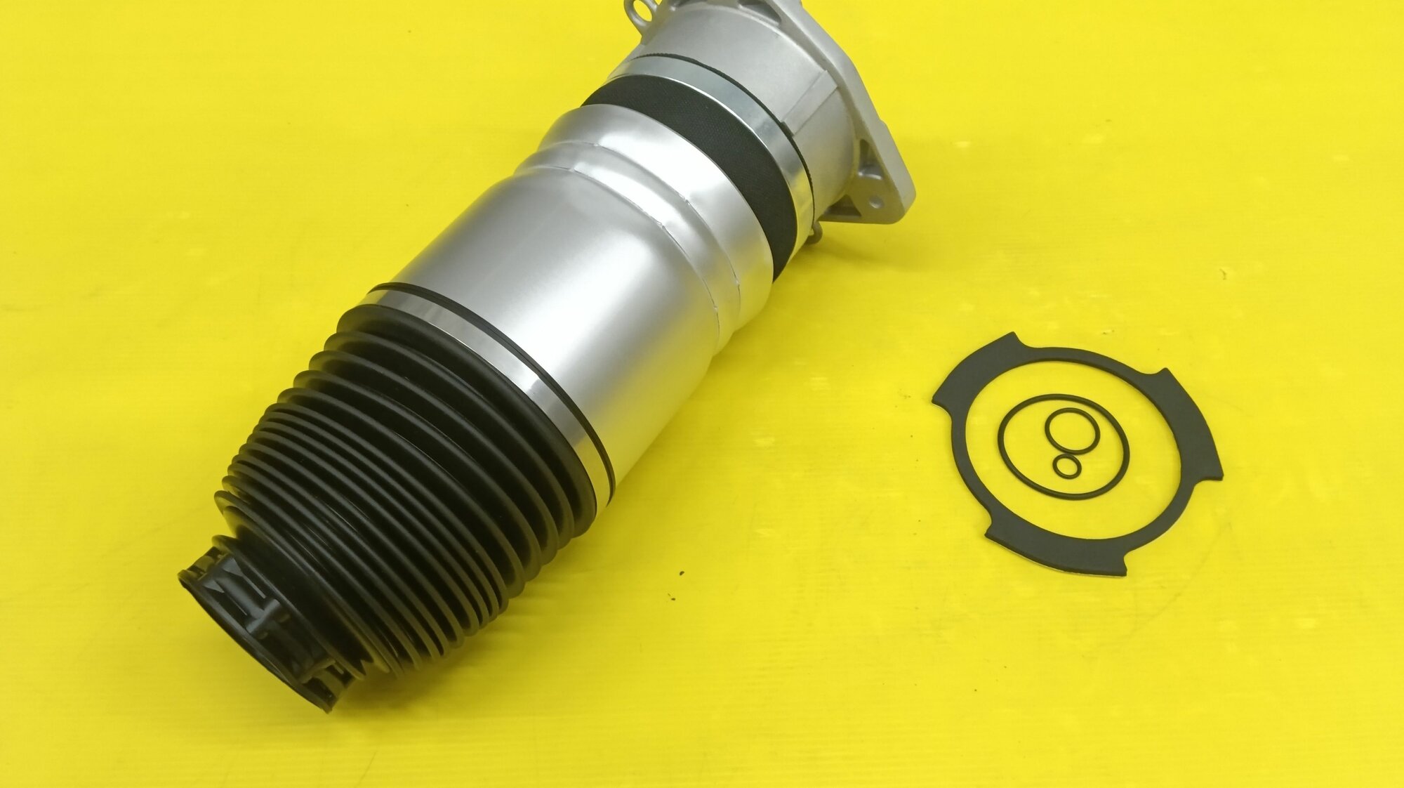 Пневмобаллон задней подвески правый Audi A8 D3 2003-2010 4E0616002R-ПPABЫЙ