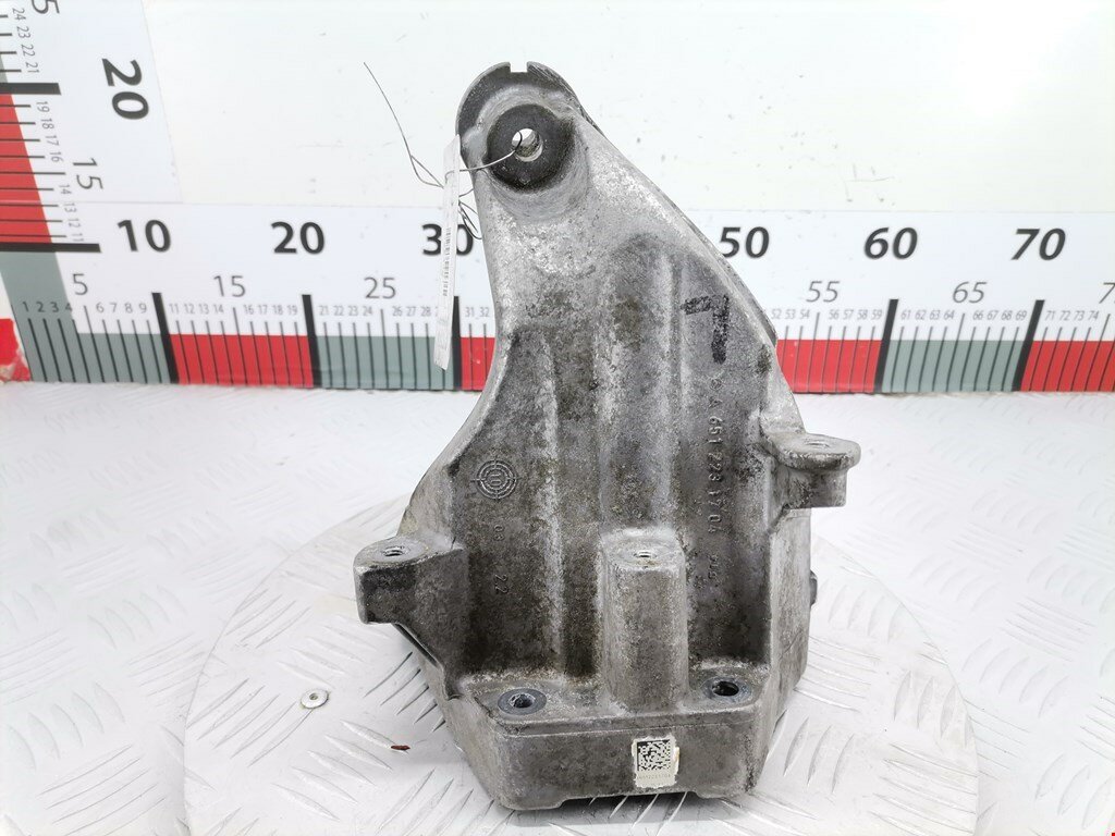 Кронштейн (крепление лапа) двигателя Mercedes Sprinter 2 (W906) A6512231704 арт. 1684401