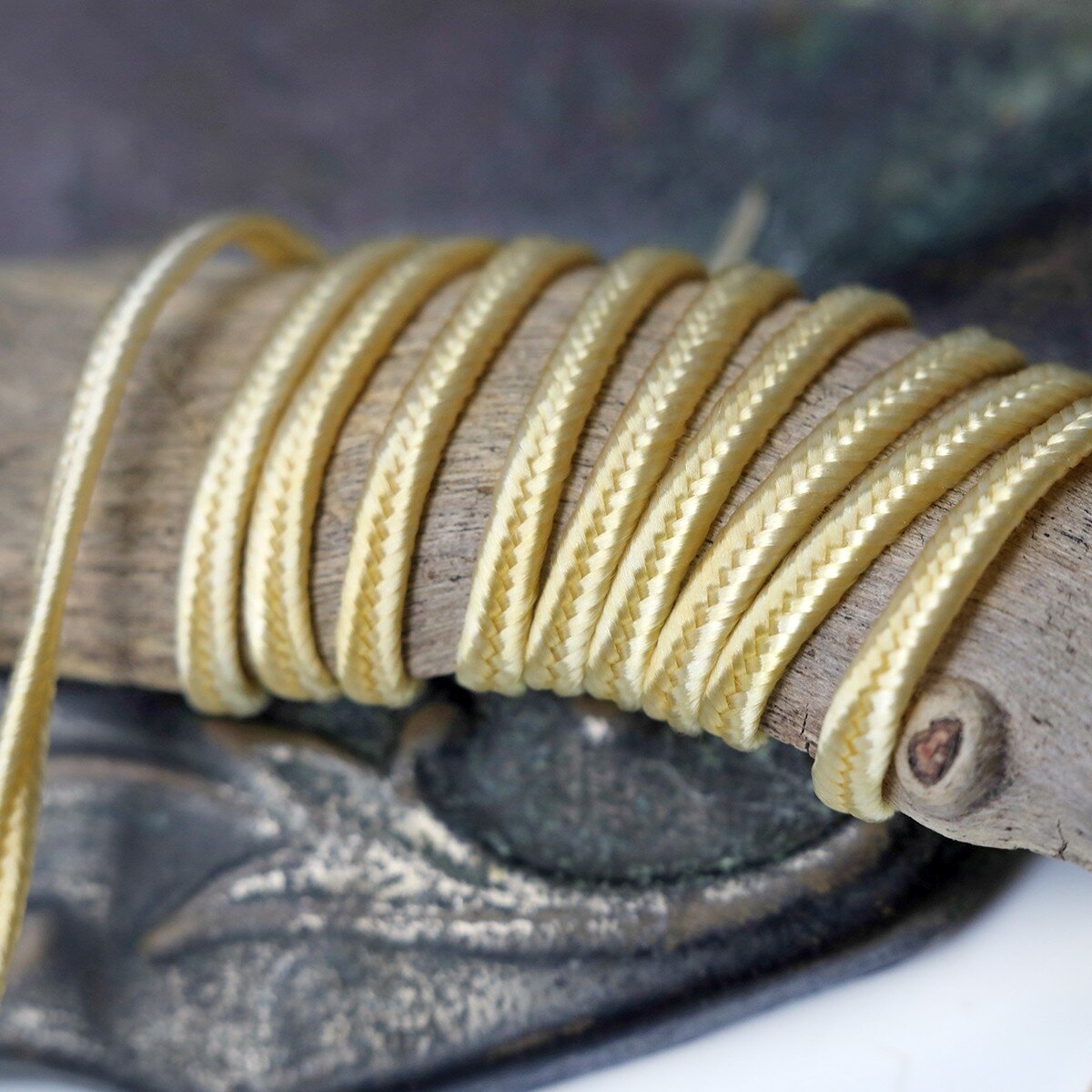 Сутаж/Шнур сутажный (моток 20 м) для изготовления украшений, 2 мм, карамельно-желтый