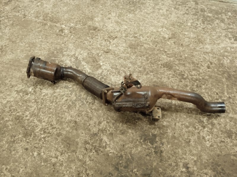 Б/У без катализатора, 4.5 V8, Порше Кайен Приемная труба глушителя Porsche Cayenne 2005 955 Лев. 260588 PORSCHE арт. 9551130...