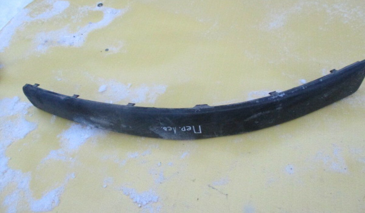 Молдинг переднего бампера Passat (B5) Volkswagen 3B0807717