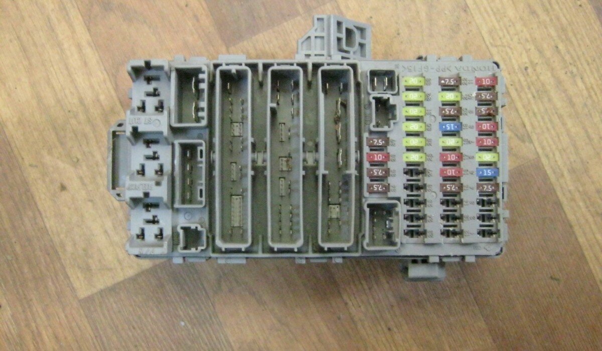 Блок предохранителей Civic 4D Honda 38200SWAS812M1