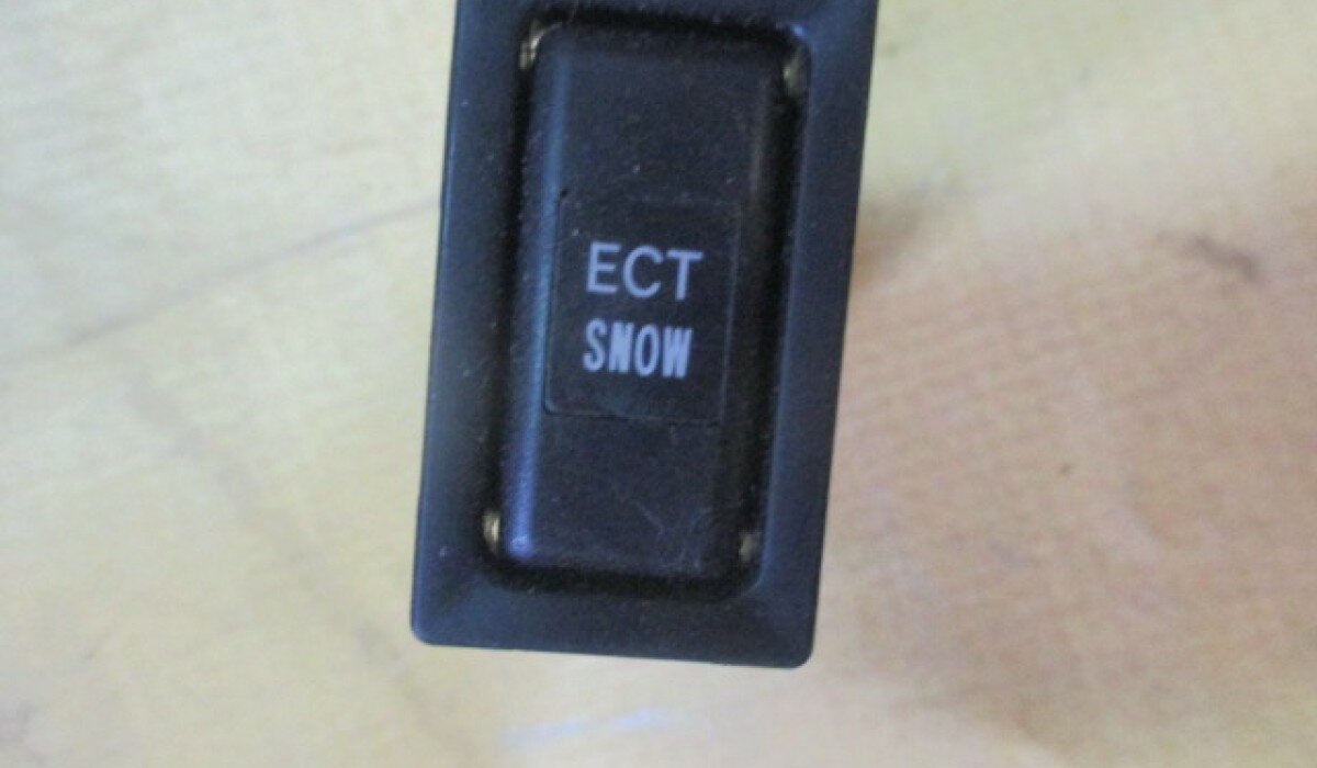 Кнопка многофункциональная Avensis II Toyota 8472005030