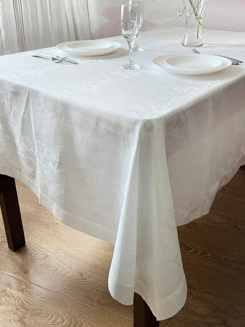 Скатерть льняная жаккардовая белая "Лилии" 150х250, лен 100%