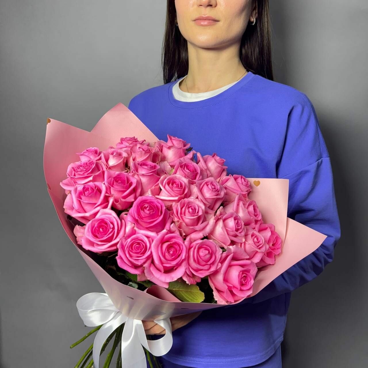 Моно-букет из 25 малиновых роз, цветы с доставкой, живые цветы, цветы