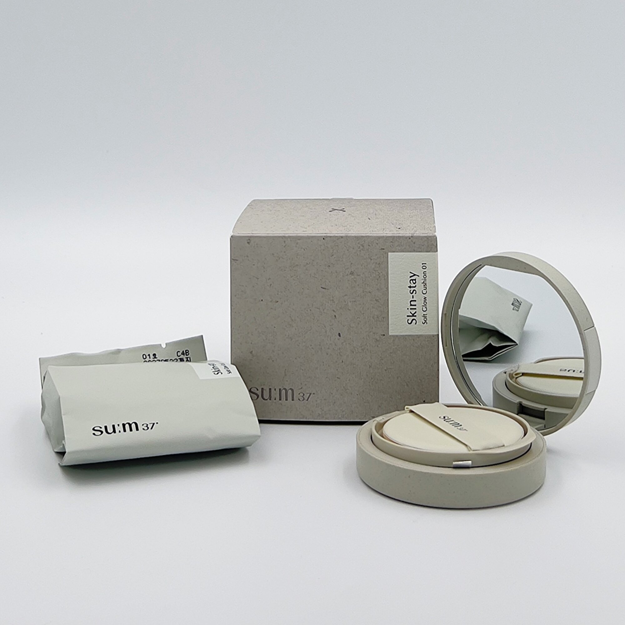 Тональный крем-кушон Su:m 37 "Skin-Stay Soft Glow Cushion", увлажняющий, тон 01