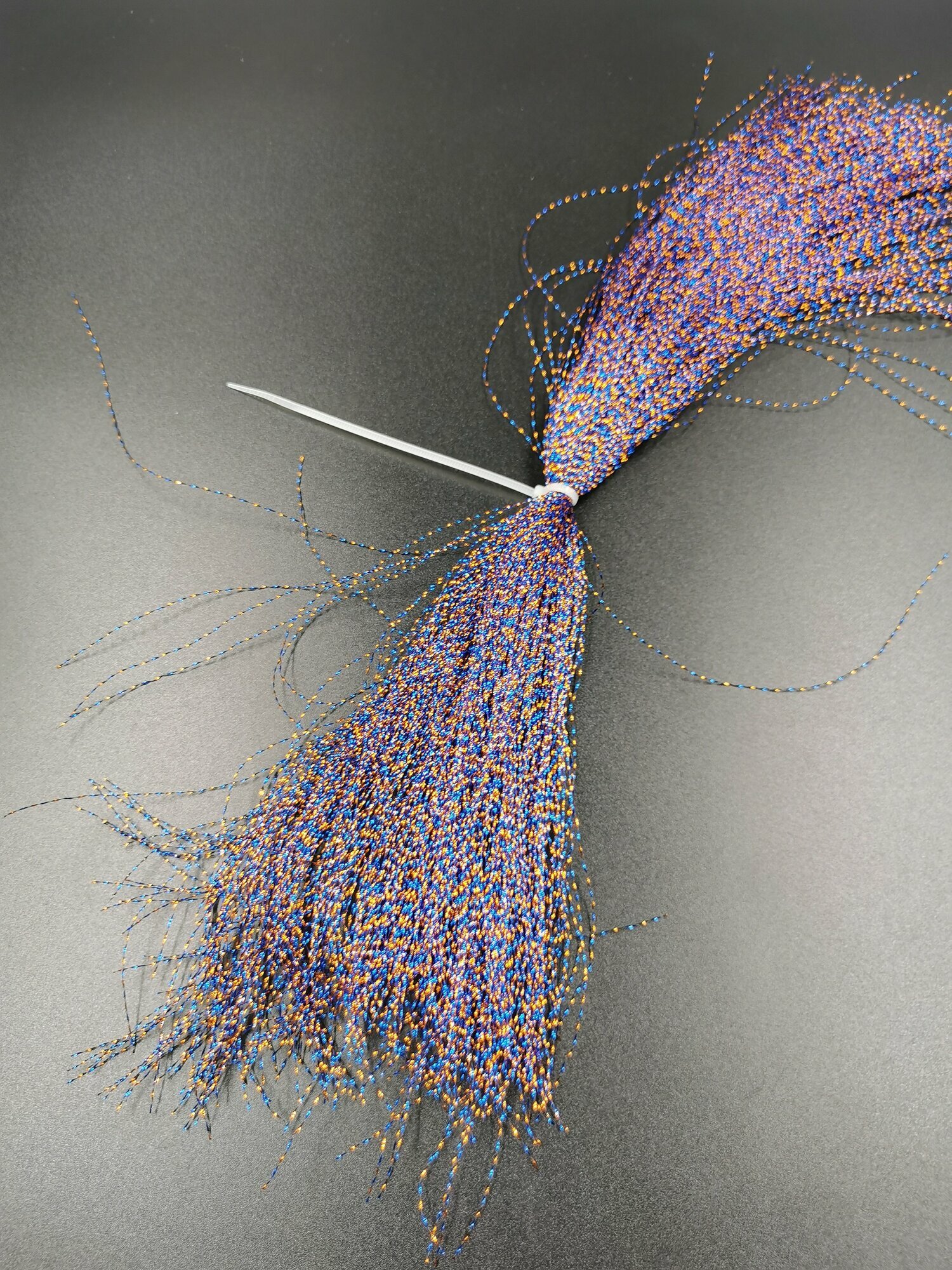 Люрекс голографический для вязания мушек. Золотистый.