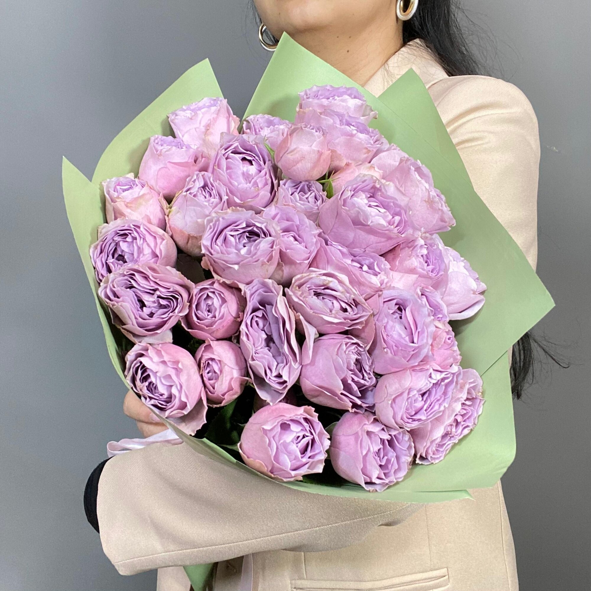 Сиреневые розы (9 кустовых роз), высота букета 50 см, ширина 30 см