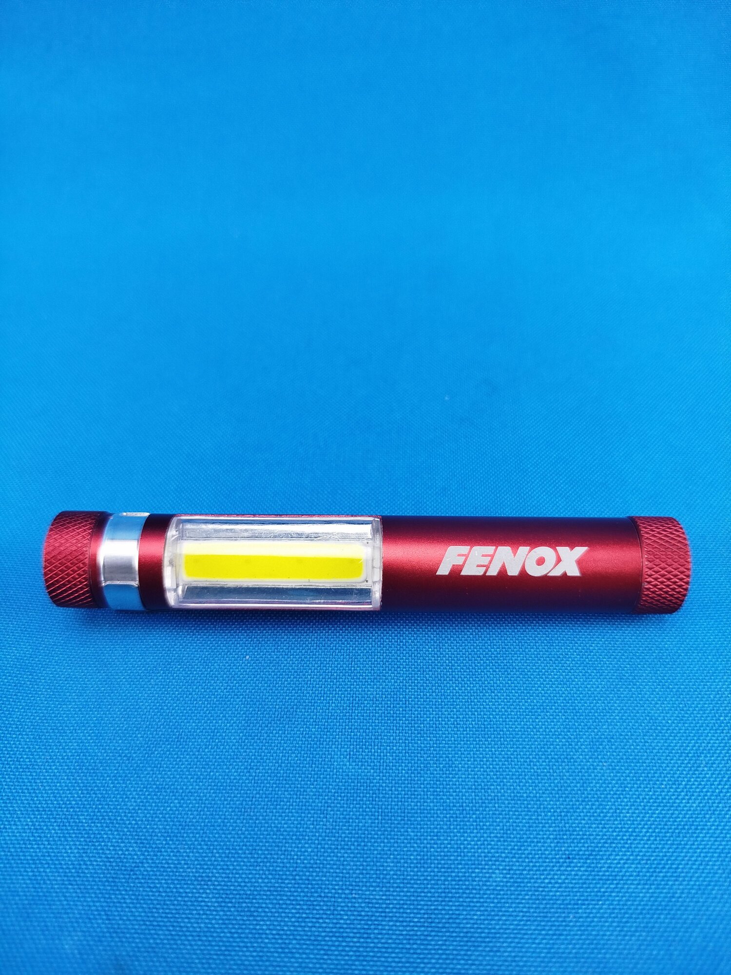 Фонарик "FENOX" "Факел" на батарейках с магнитом аллюминиевый