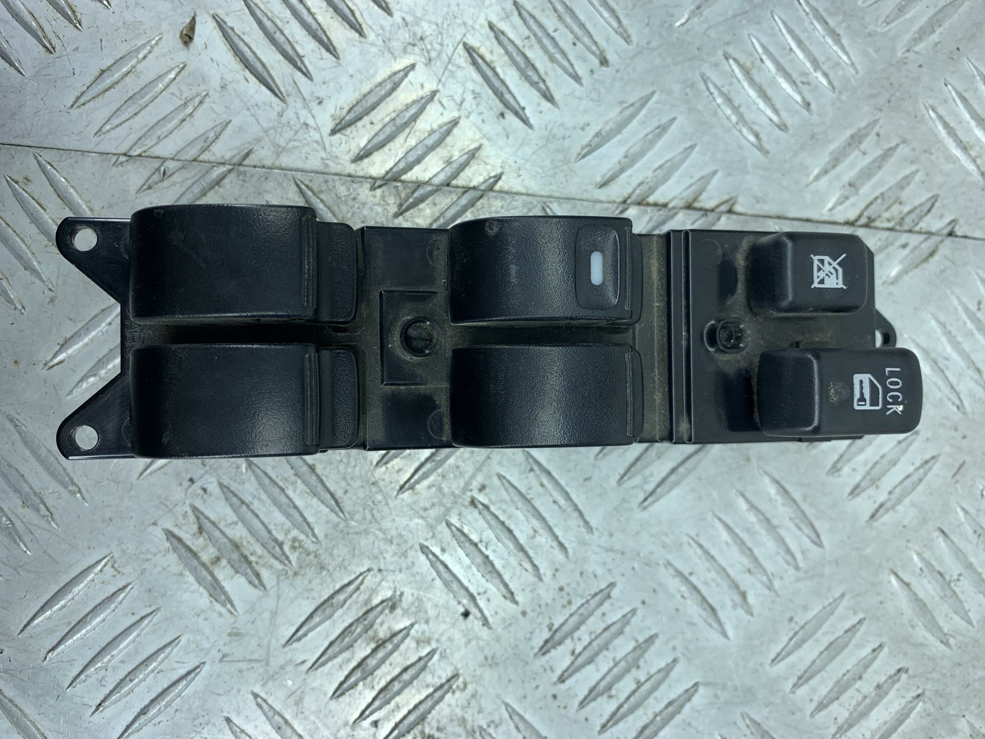 Блок управления стеклоподъемниками передней левой Citroen C-Crosser (2007 - 2013) C8DD601M