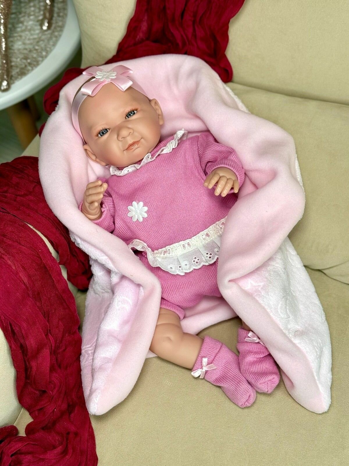 Кукла Berbesa мягконабивная 45см PAULA с пледом