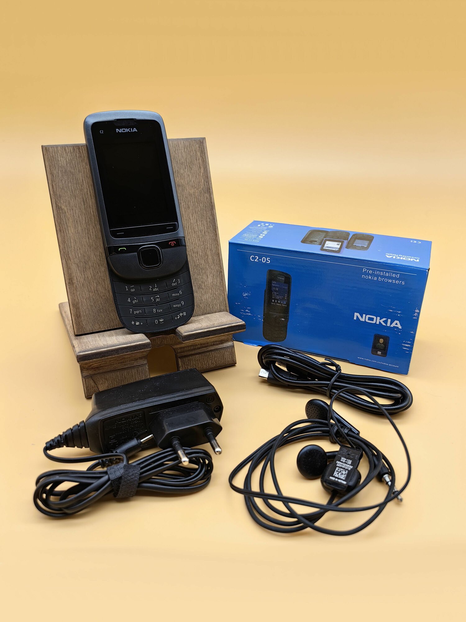 Мобильный раритетный кнопочный телефон слайдер Nokia C2-03, Черный