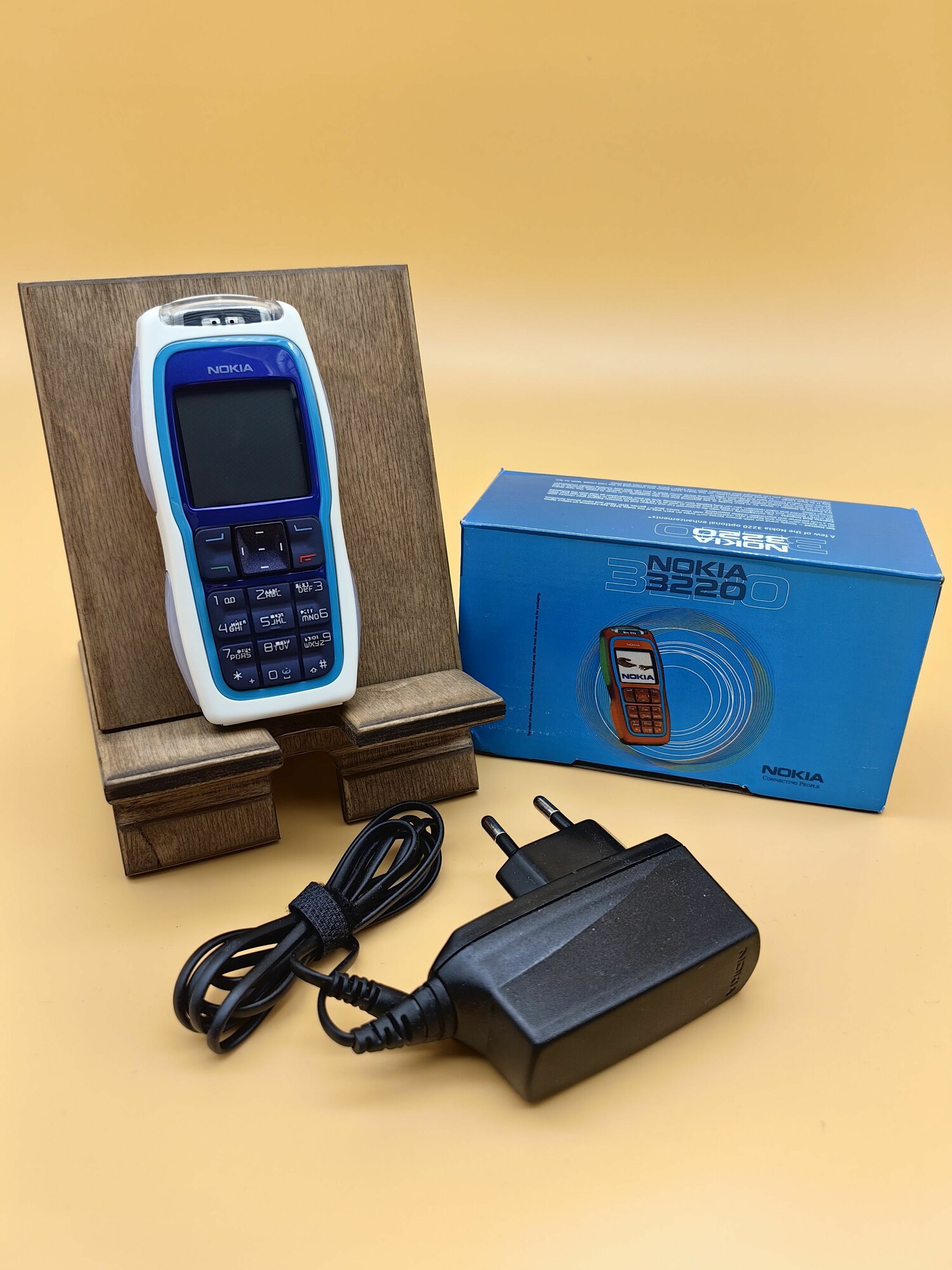 Мобильный кнопочный телефон Nokia 3220, Белый