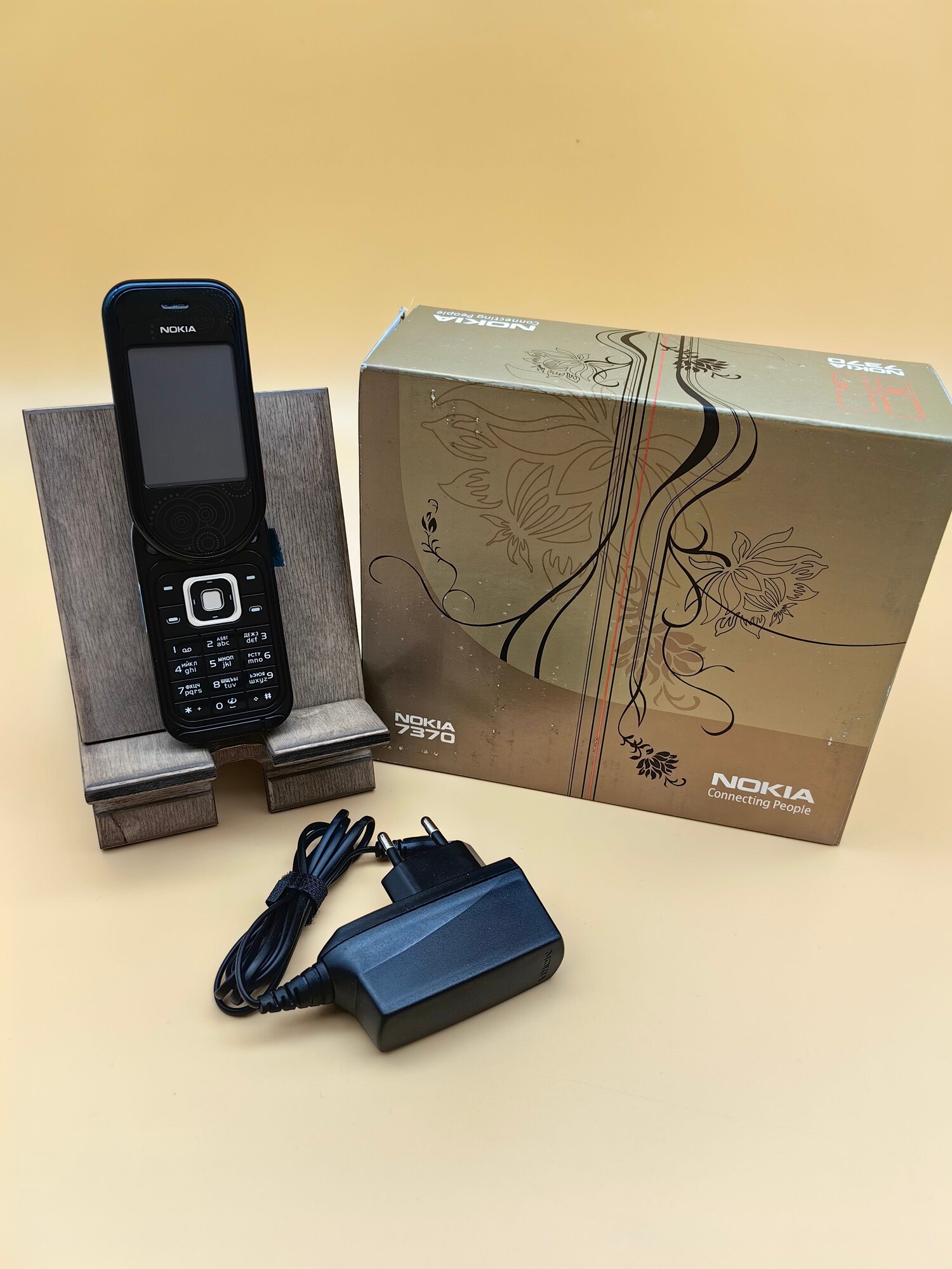 Мобильный кнопочный телефон Nokia 7370, Черный