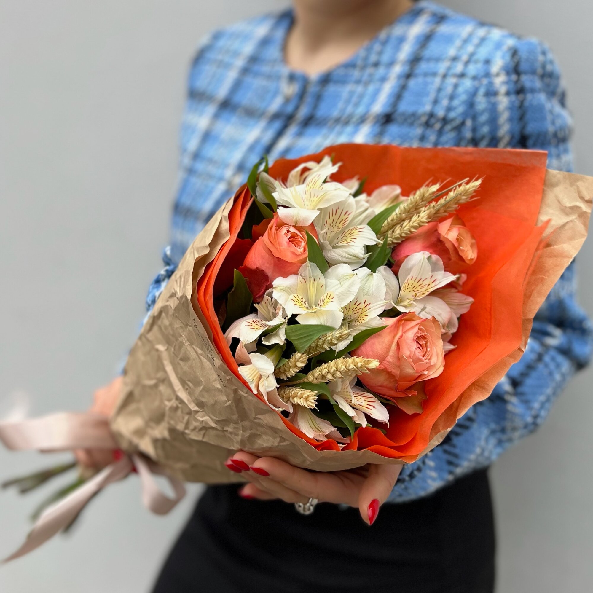 Букет цветов "Тыквенный пай" (роза кахала, альстромерия, пшеница) «Букет-Мукет»