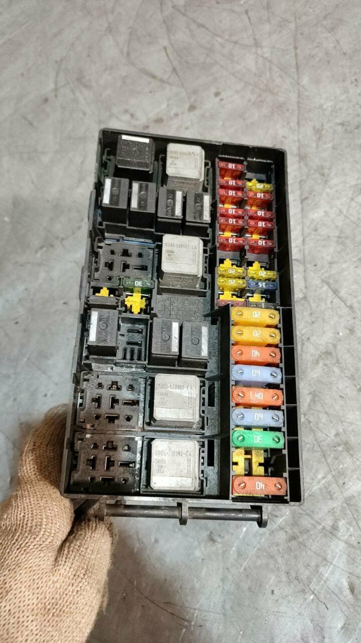 Блок предохранителей Ford Transit Connect 2009