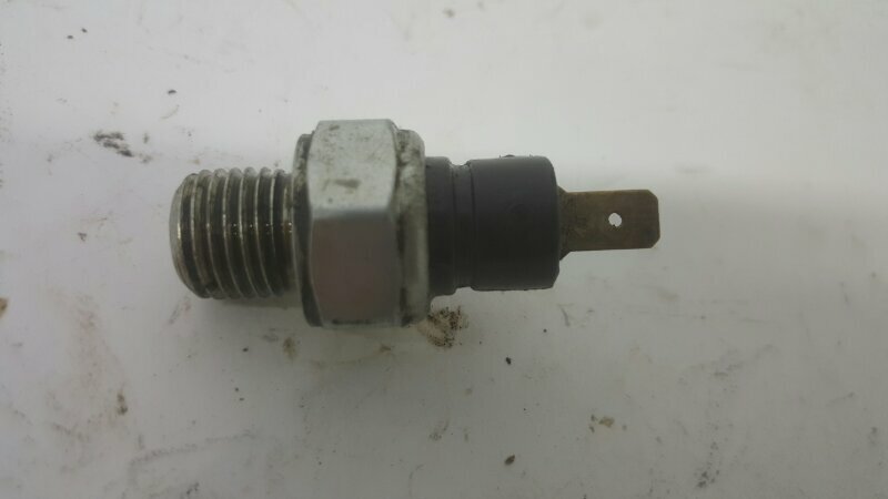 Датчик давления масла Лада 2109 2109 ВАЗ-21081 1987 (б/у) 330000