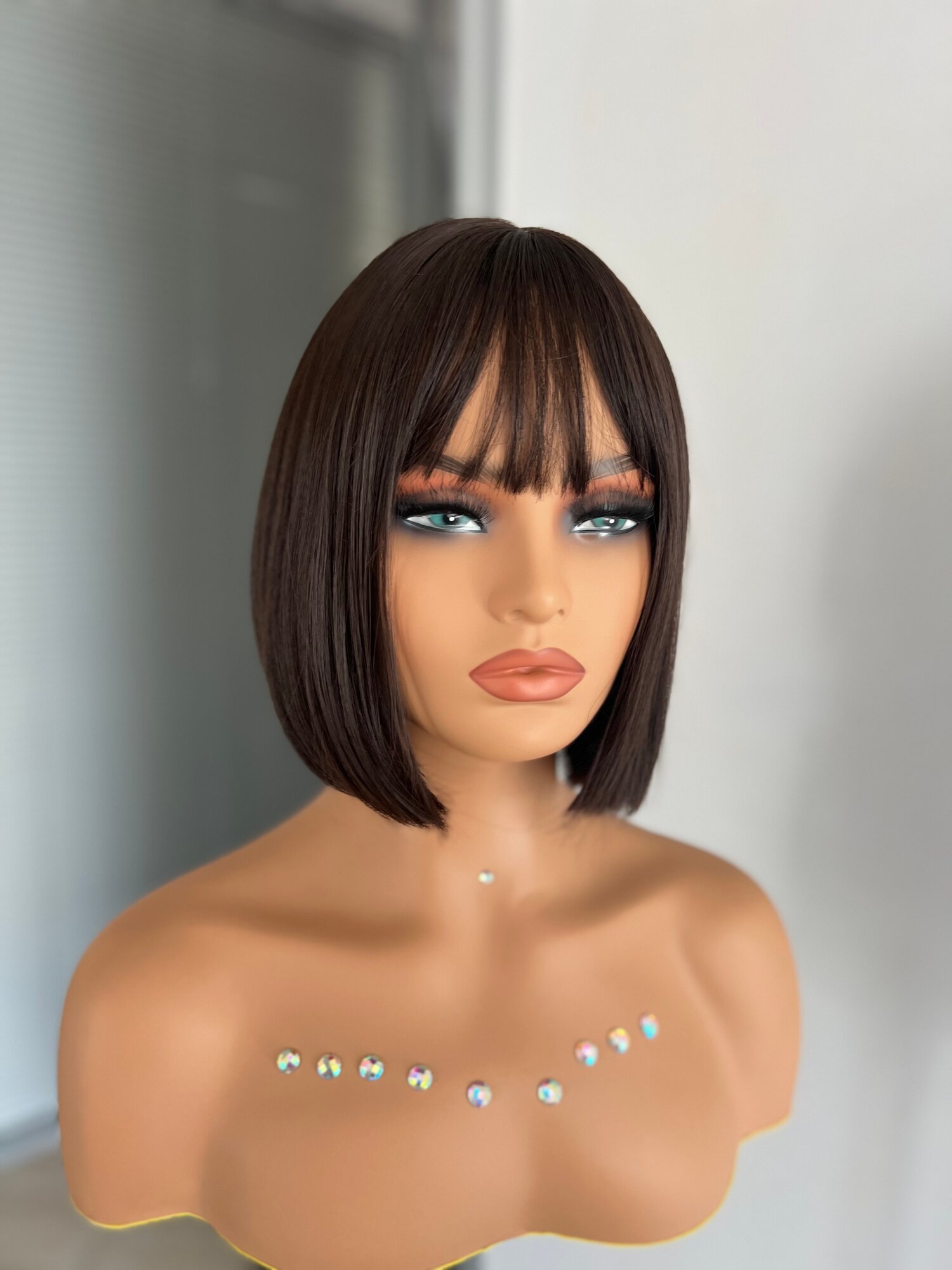 Парик каре с ровным срезом и челкой ONLYSHAIR каштан