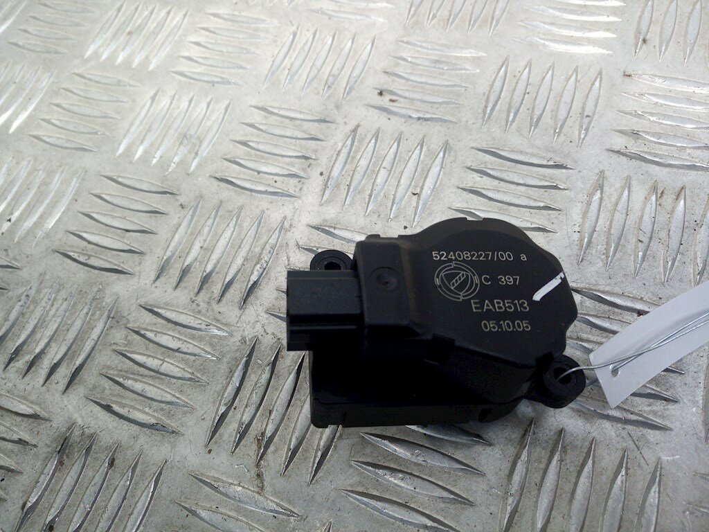 Сервопривод (электропривод моторчик привода) заслонки печки Alfa Romeo 159 (939) 77363386 арт. 577513