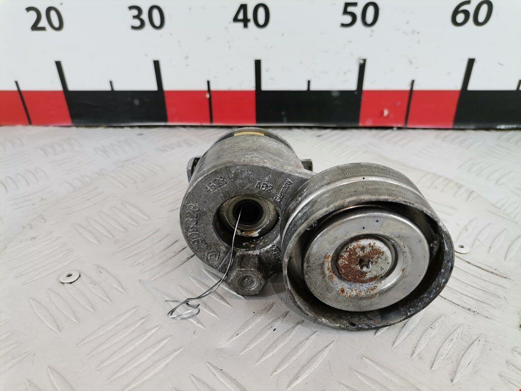 Натяжитель ремня генератора (приводного поликлинового ремня Renault Megane 2 8200905328 арт. 1499003