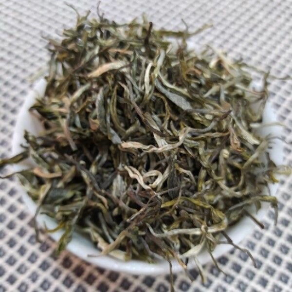 Рассыпной зелёный шен пуэр Айлао Чунь Цзянь Маоча "Весенние ростки с гор Айлао" 100г