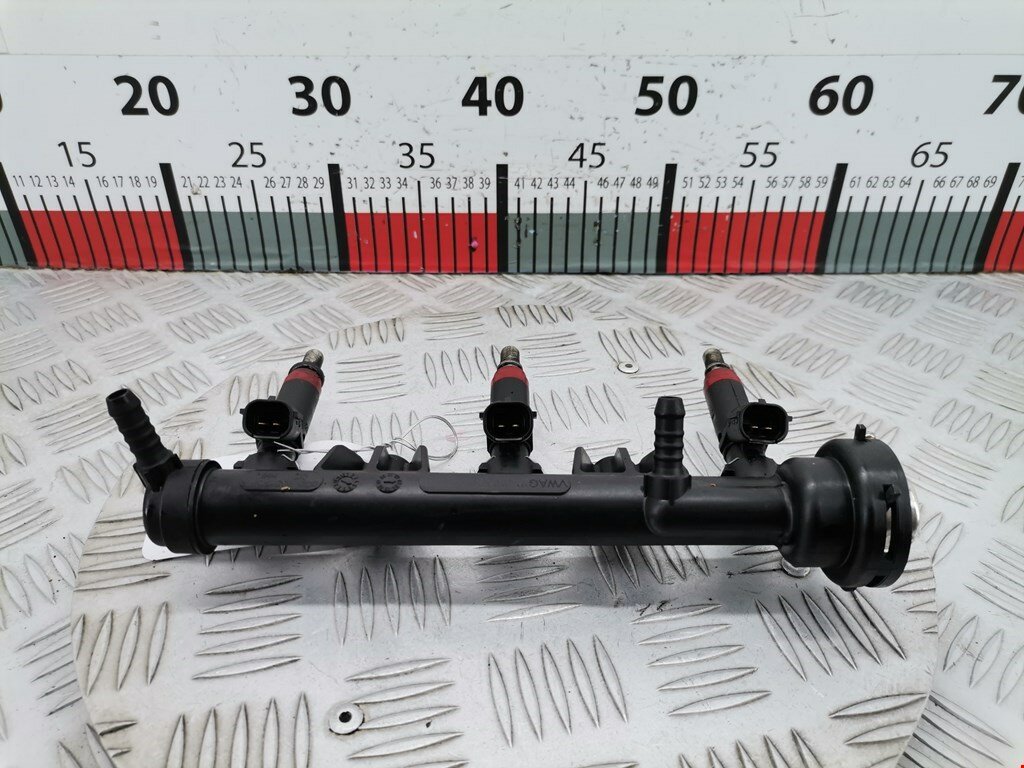 Форсунка бензиновая электрическая Volkswagen Polo 4 03D906031C арт. 1855393