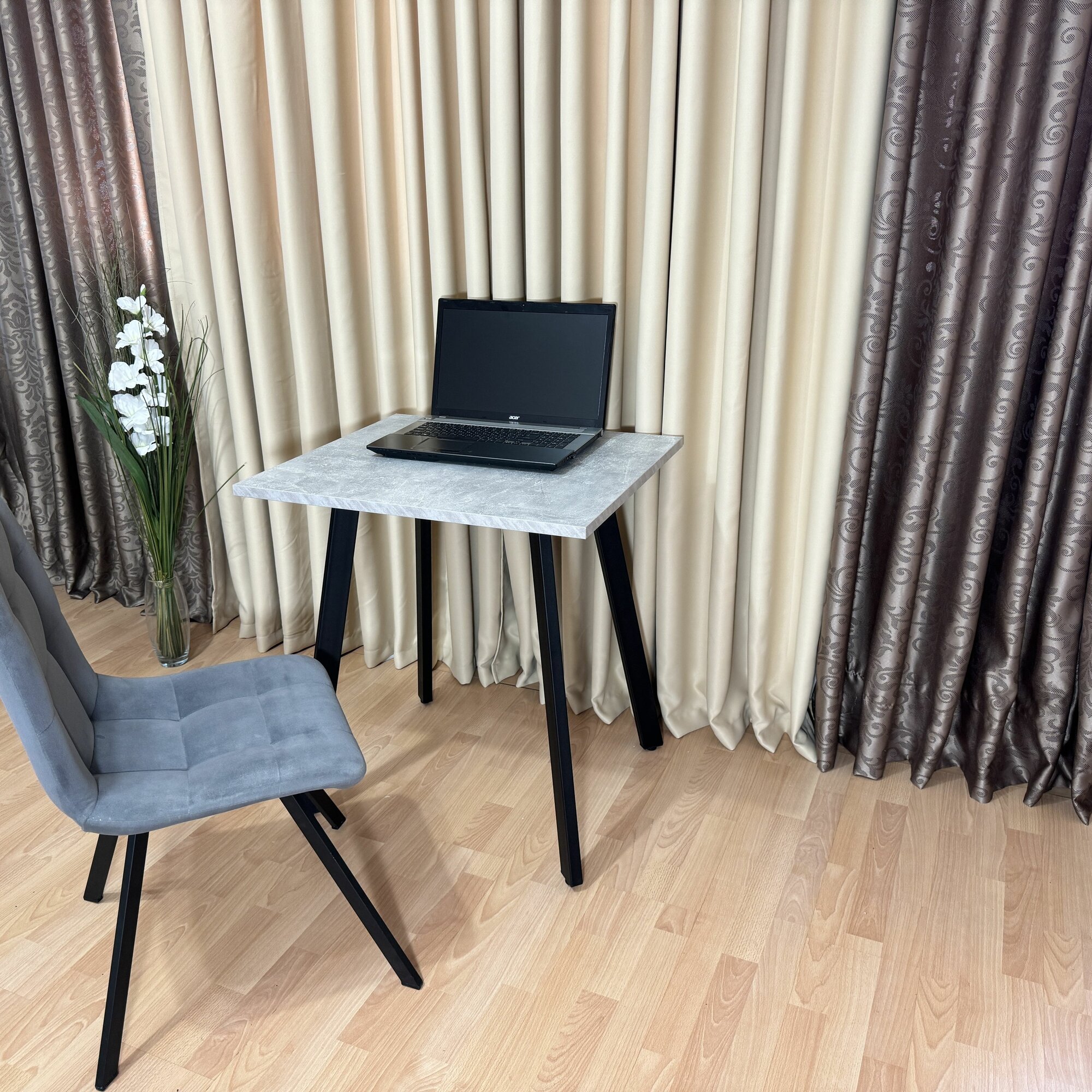 Письменный стол Ник 70 * 60 см. Бетон светлый. Черные ножки