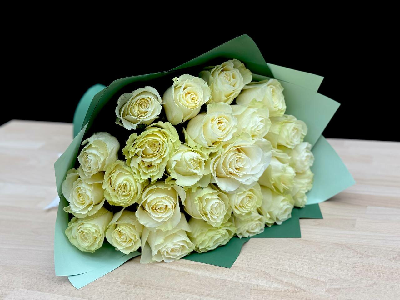 Букет wowflo "Розы (Эквадор)", высота 60см, монобукет, 25 цветов