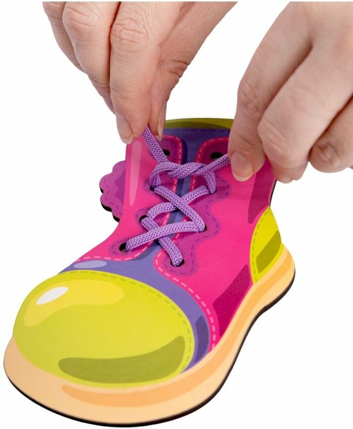 Игра-шнуровка деревянная "Сапожки", развитие мелкой моторики рук и координации движений, игровой набор из деревянных элементов, дидактическая игрушка для малышей по методике Монтессори