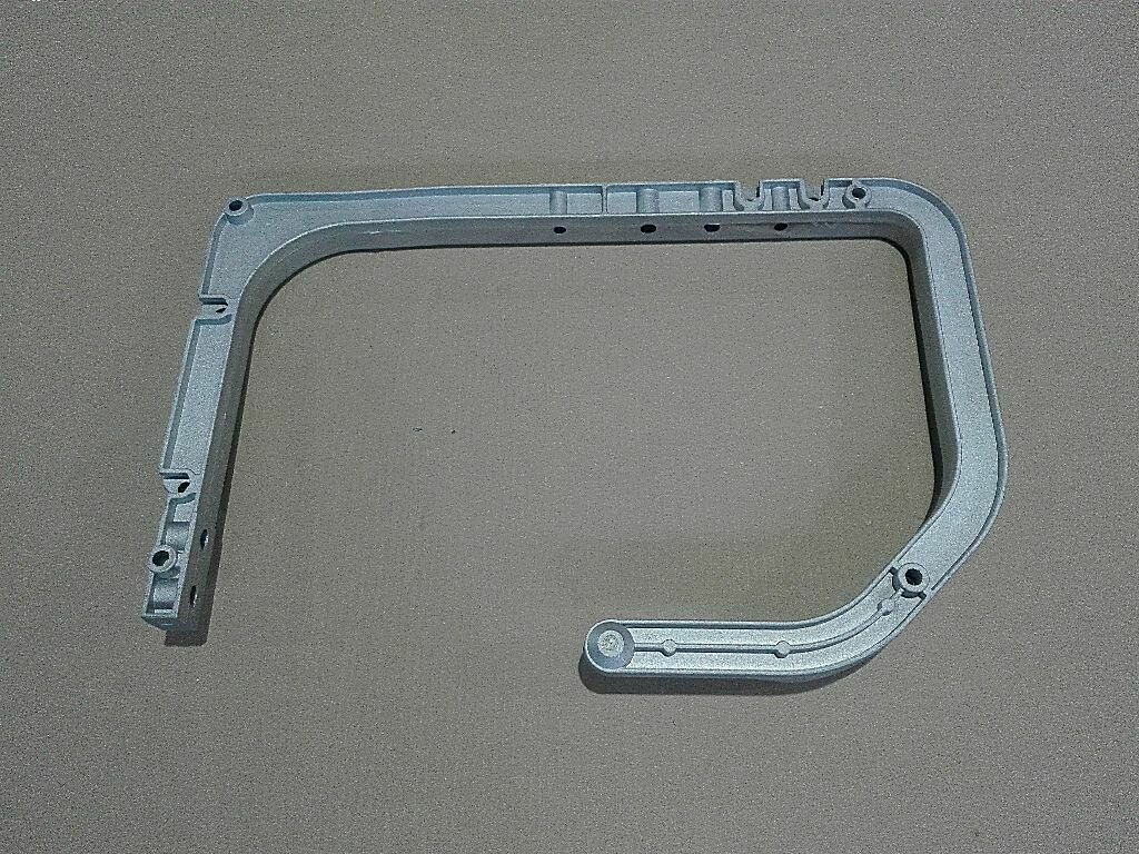 Кронштейн переднего крыла левый наружный (аналог) Volvo (Вольво) FH13 13-19 (22247898)