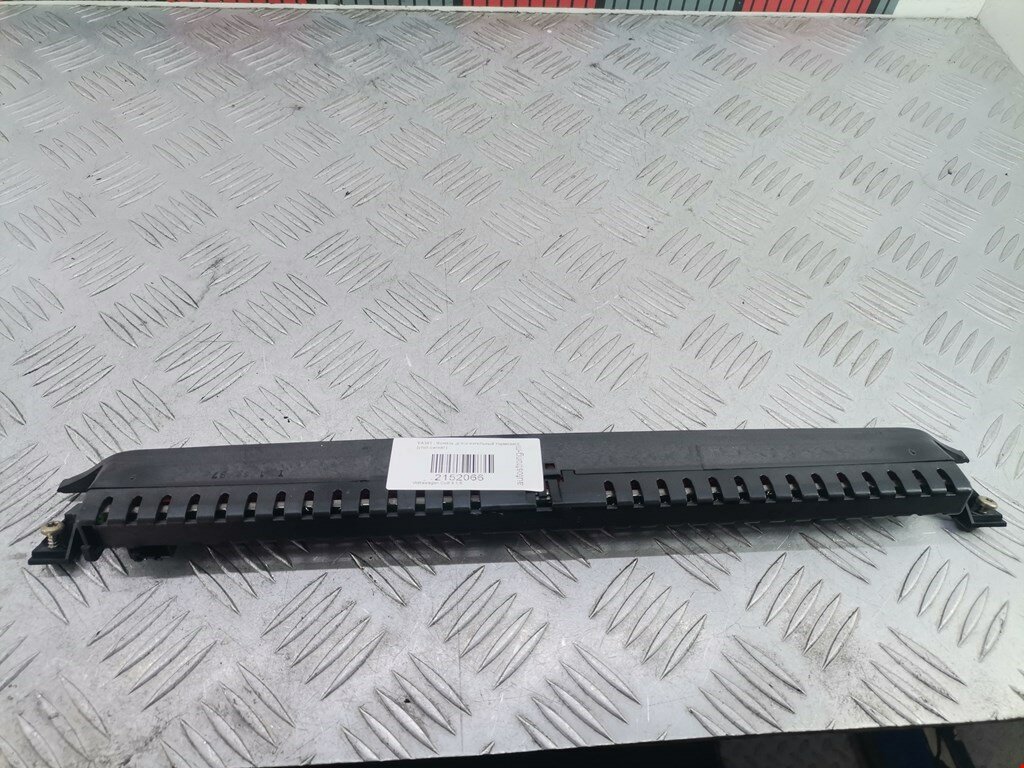 Фонарь дополнительный тормозной (стоп-сигнал) Volkswagen Golf 4 1J6945131C арт. 2152066