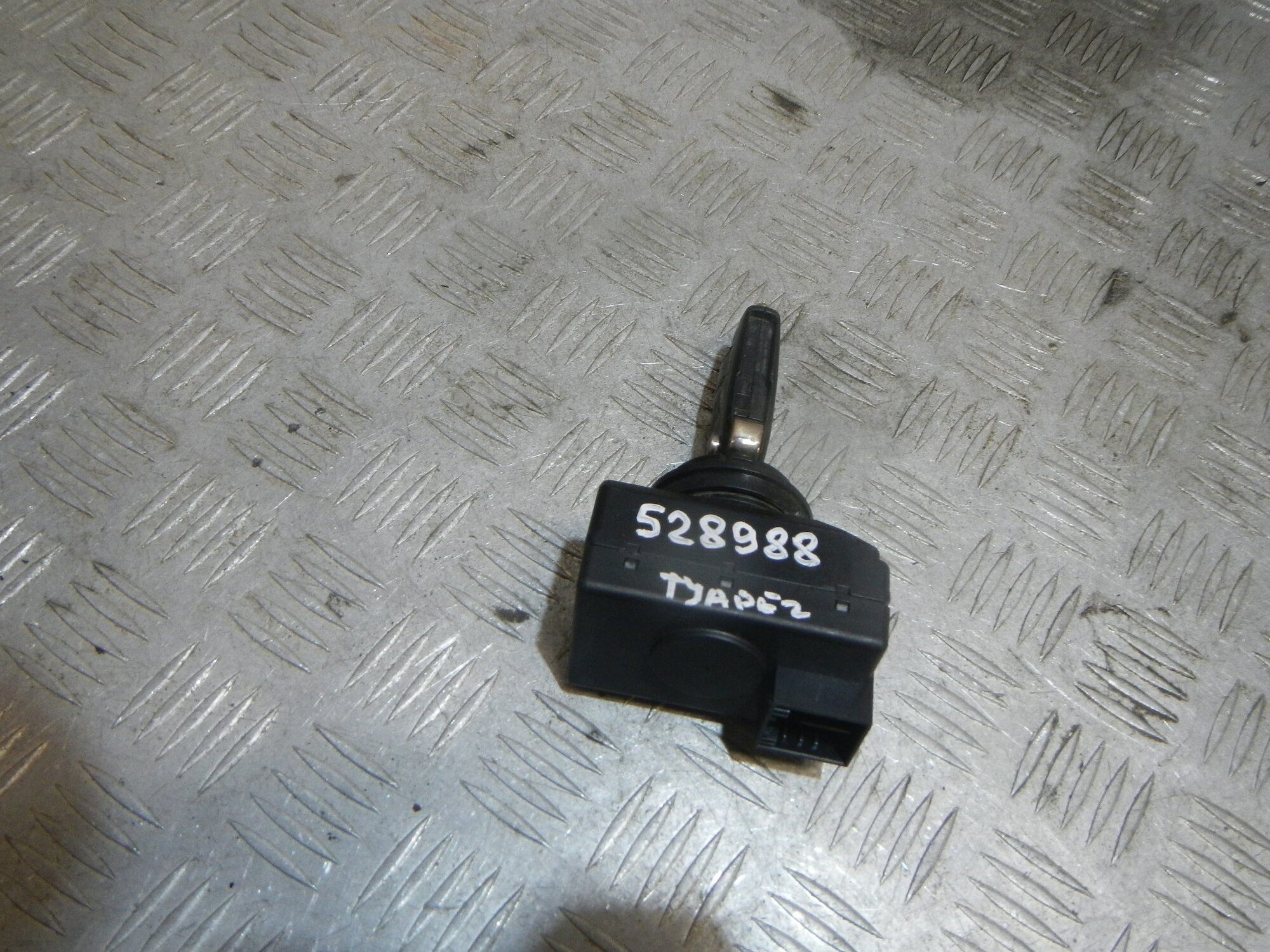 Б/У Замок зажигания, Volkswagen (Фольксваген)-TOUAREG (02-10) VOLKSWAGEN TOUAREG (02-10) 1 ключ. Без видимых повреждений....