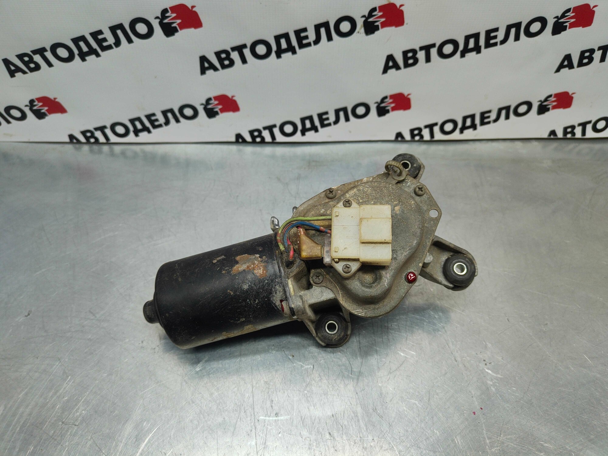 Моторчик дворников передний Nissan Bluebird U14