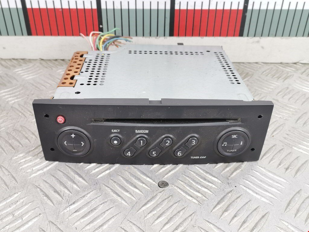 Магнитола Renault Megane 2 8200256141 арт. 2203551