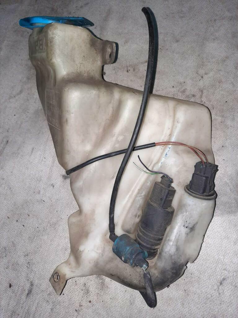 Насос (моторчик) омывателя стекла Audi A3 8L 1999 3B0955453