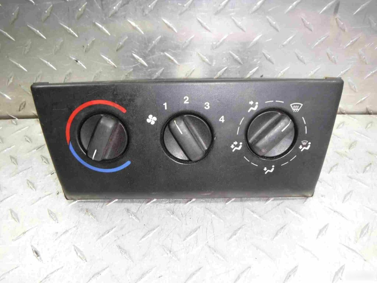 Блок управления отопителем Opel Vectra A (1988—1995) 90586319