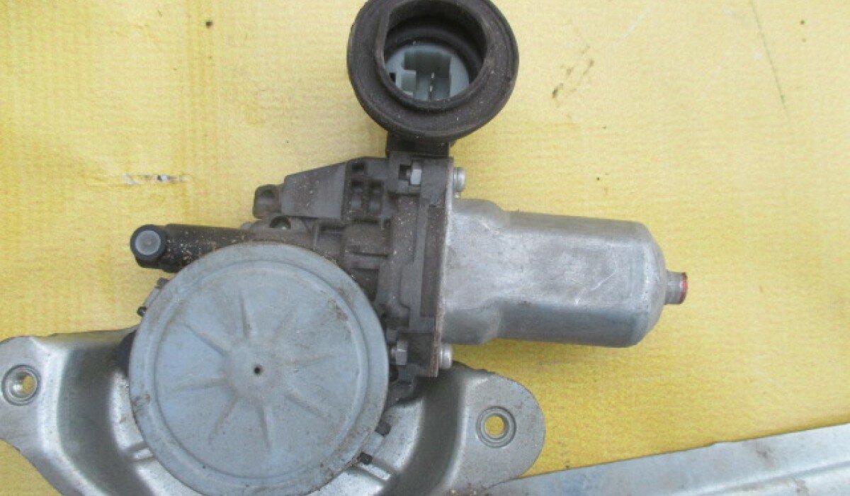 Моторчик стеклоподъемника RAV 4 (30) Toyota