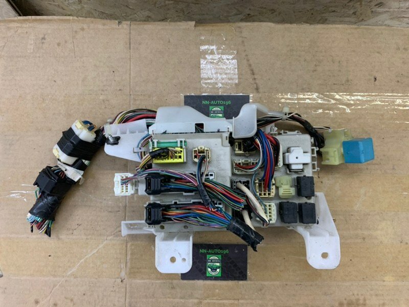 Блок предохранителей Toyota Corolla E120 4ZZFE 8273012160