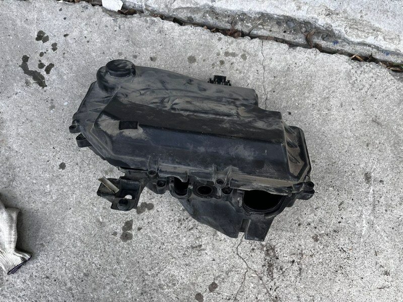 Корпус блока предохранителей Audi A6 C6 3.2 AUK