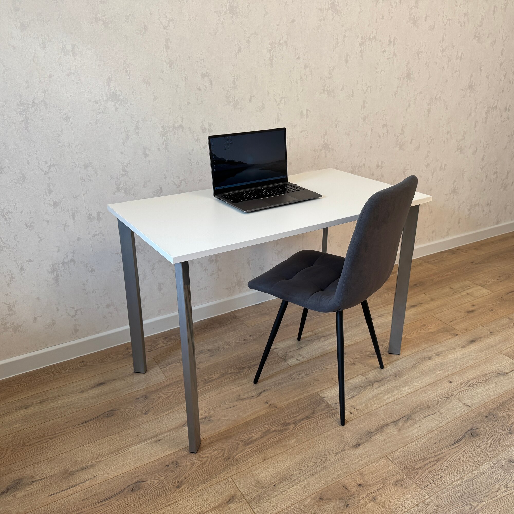 Стол письменный Белый 110*60 см. Хром ножки. Столешница 22мм