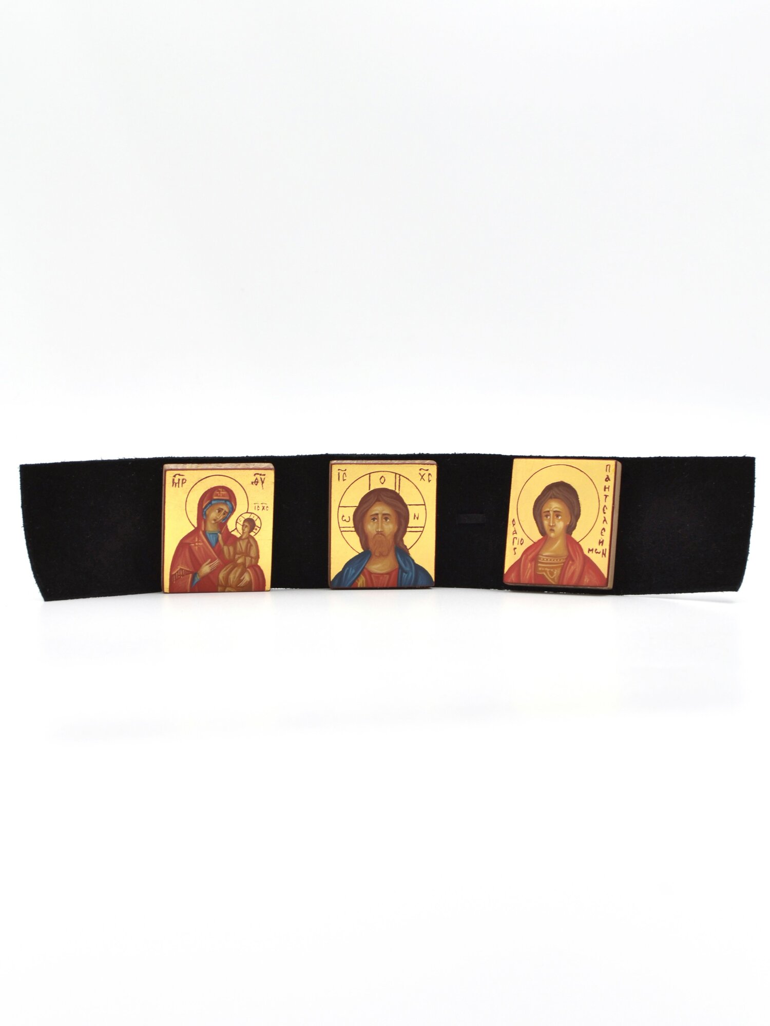 Складень с рукописными иконами Спасителя, Богородицы Иверской и Пантелеймона целителя. Походный дорожный иконостас