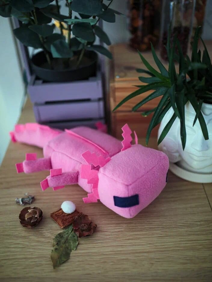 Мягкая игрушка из игры Майнкрафт (Minecraft), "Аксолотль". Белая тушка с розовыми ушками.