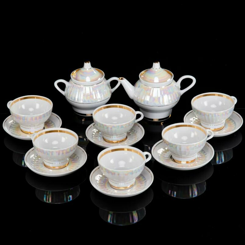Винтажный чайный сервиз, украшенный рельефным декором, на 6 персон (14 предметов), фарфор, люстр, золочение, Минский фарфорово-фаянсовый завод, СССР, 1983-1991 гг.