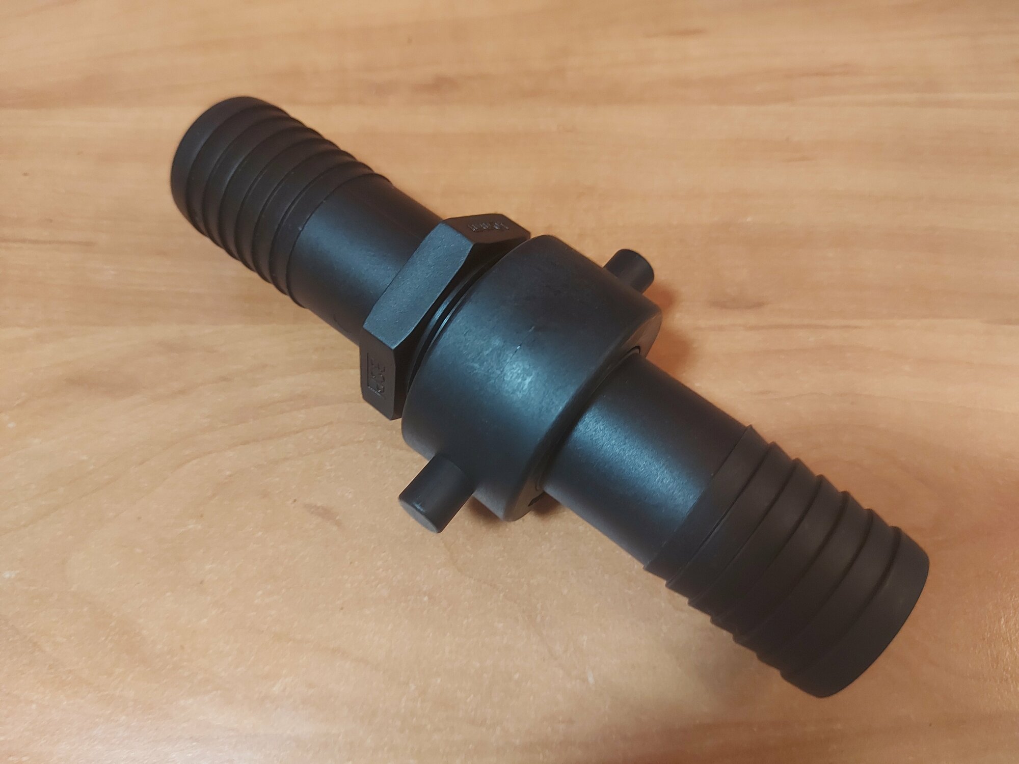 Соединитель шлангов (елочка 26 мм)