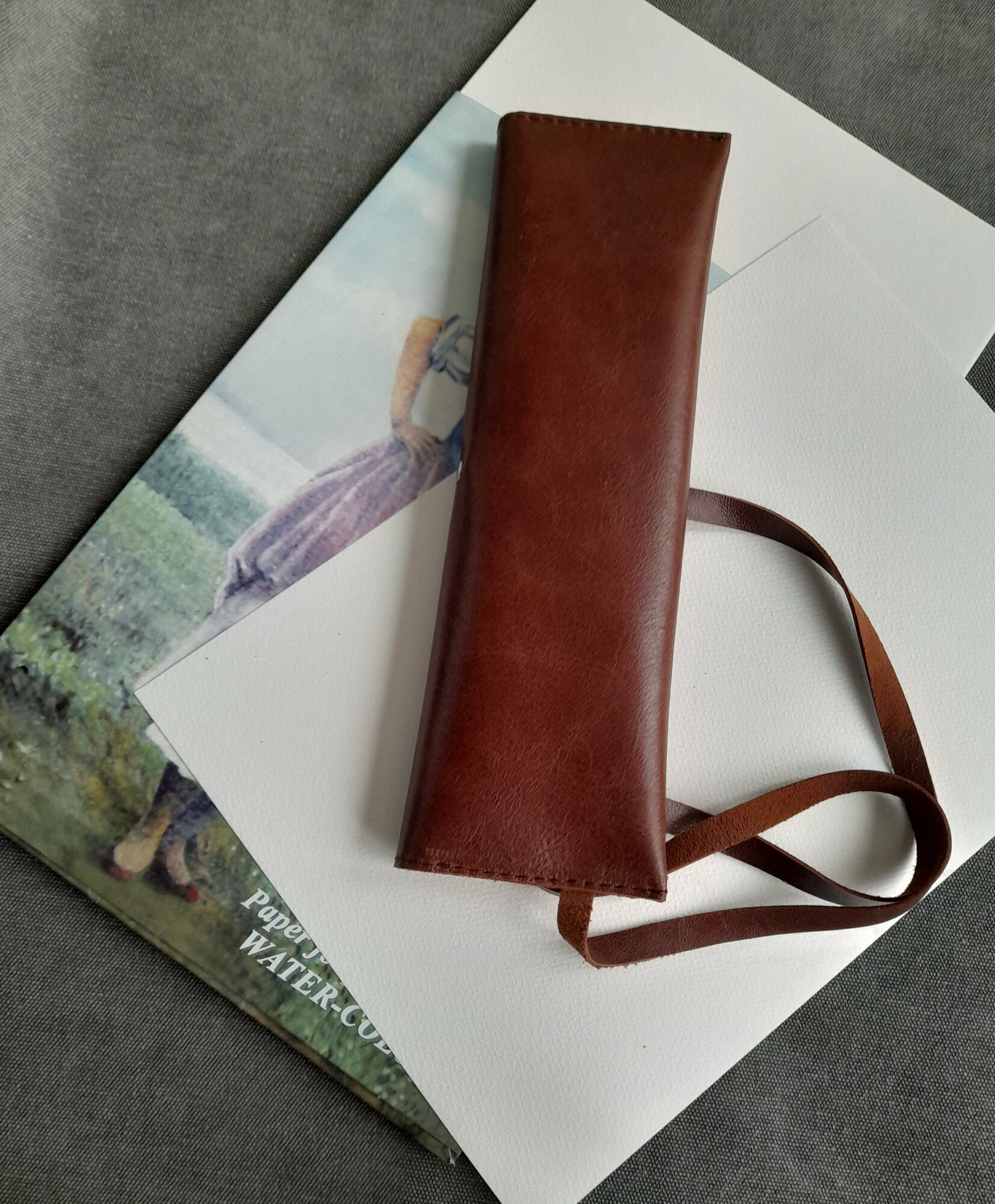 Чехол, пенал - скрутка для художественных кистей, карандашей. Натуральная кожа.