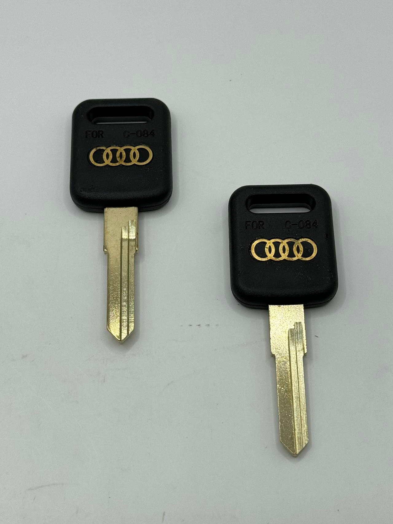 Заготовка ключа Ауди AUAHP_HF44P2_HU49BP_AD15AP AUDI зол. лого (C-084). 5 шт.