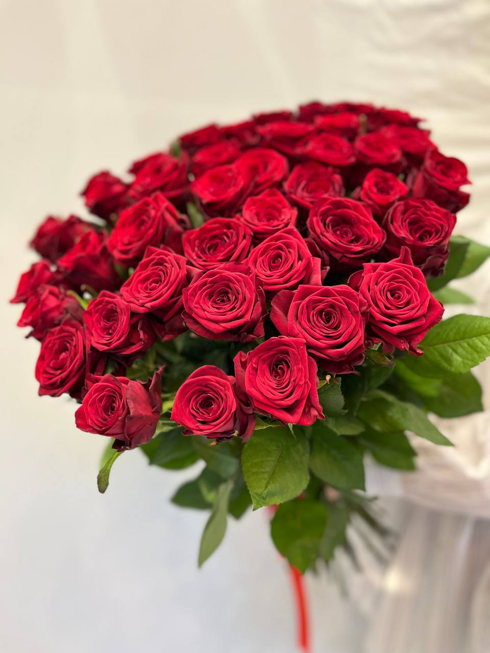 Букет Romashka «Красные розы», 7 высоких красных роз, доставка за 2-3 часа