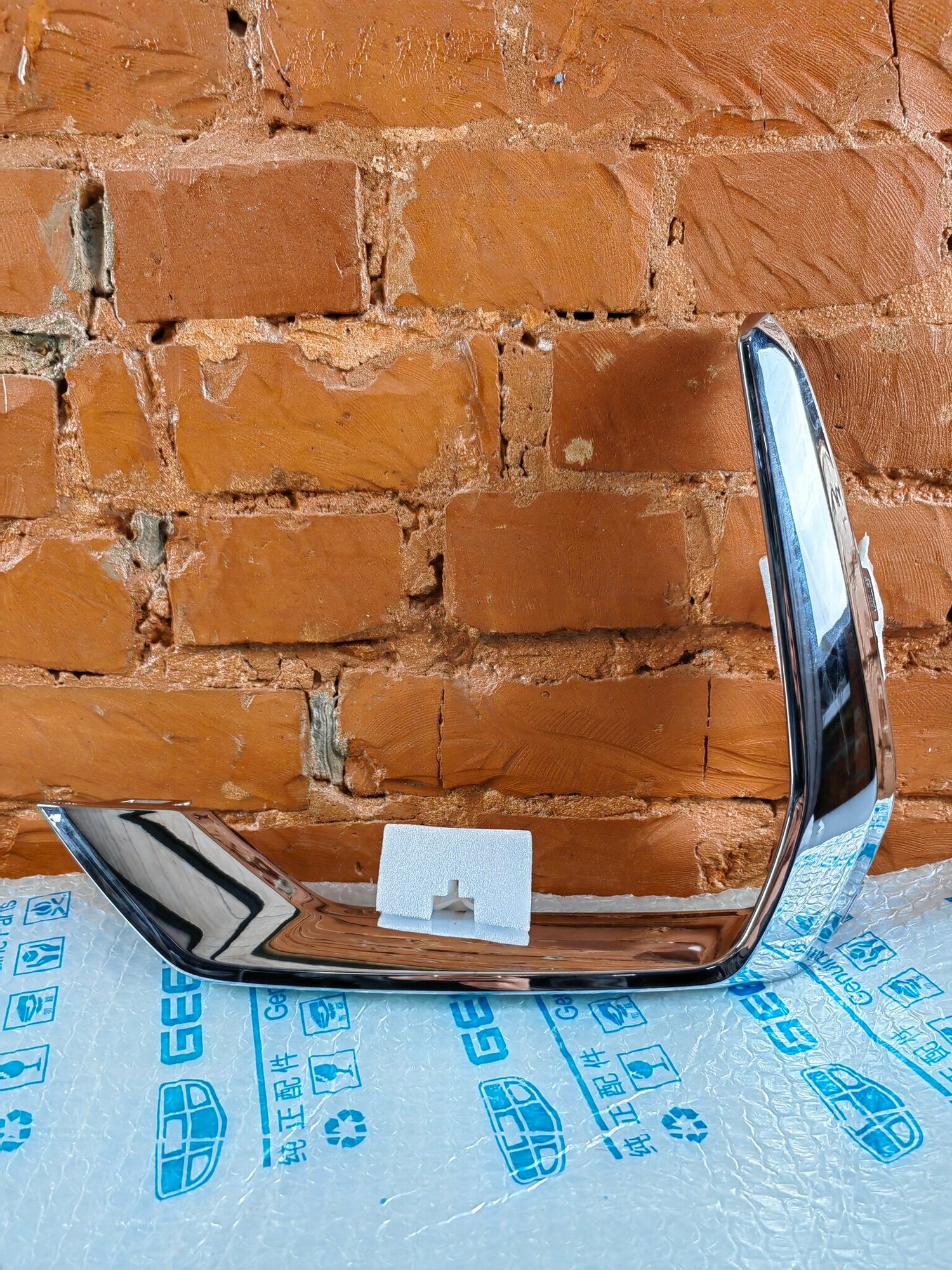 GEELY Молдинг бампера передний левый Geely Monjaro 6010203900